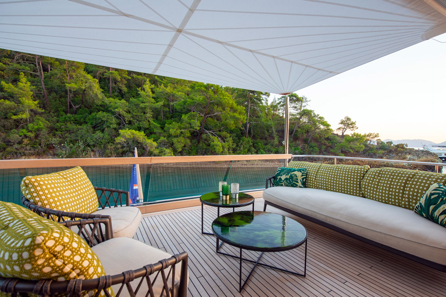 Yacht VERVEINE, Sanlorenzo SD118 | CHARTERWORLD Luxury Superyacht Charters